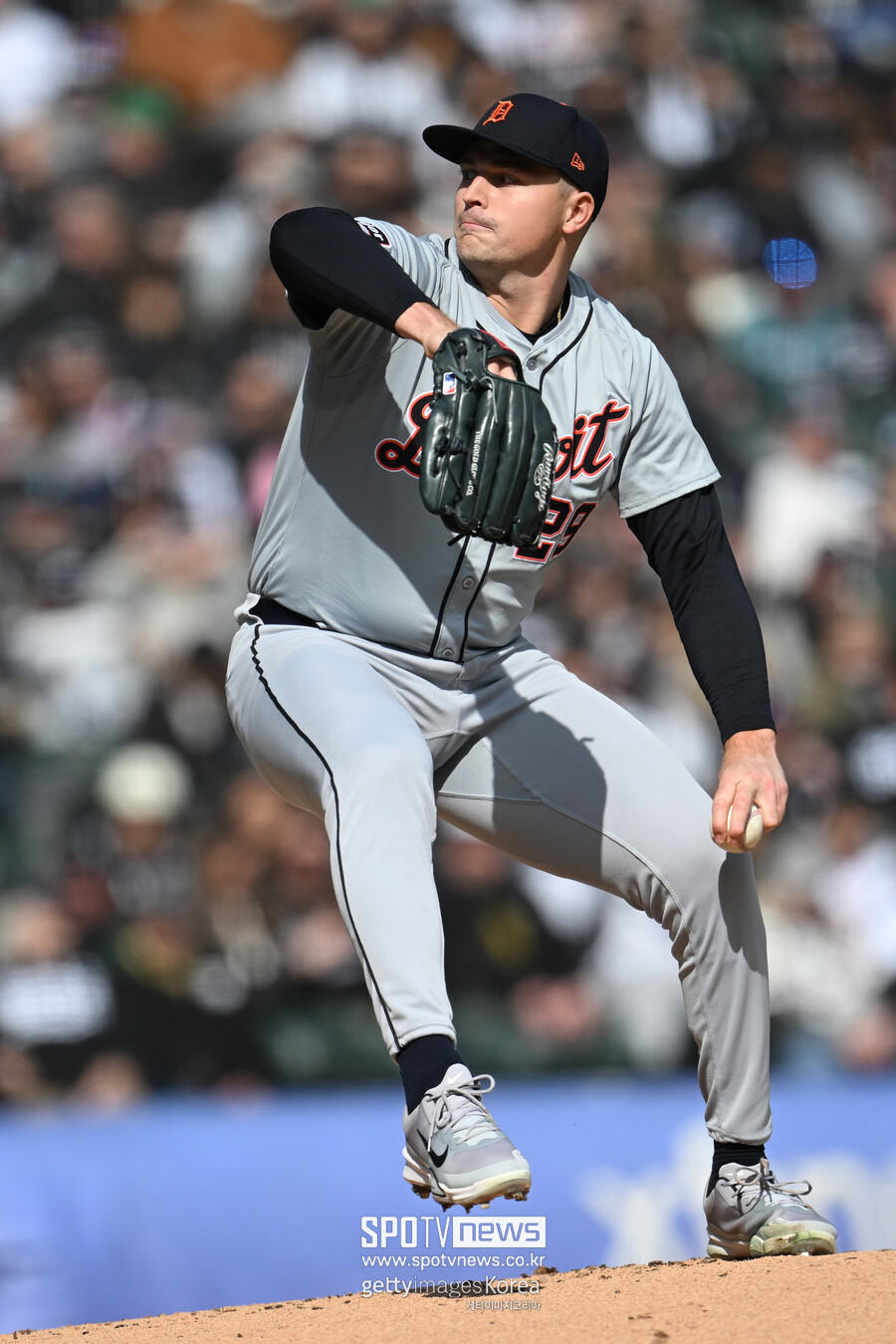 겨우 연봉 36억 받는데 사이영상 1순위…159km 공포의 좌완투수 떴다