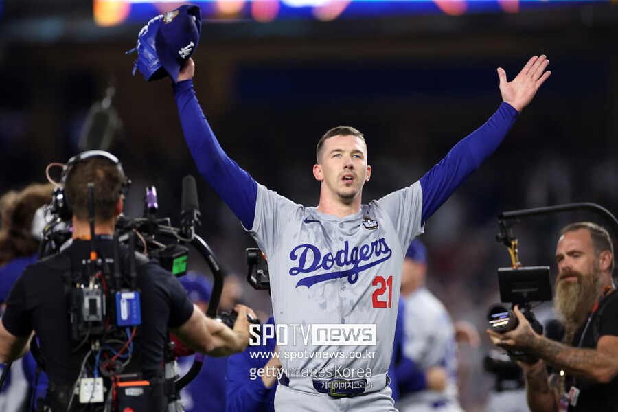 다저스 156km 우승영웅 충격 이적…겨우 1승 투수가 306억 초대박 '미쳤다'