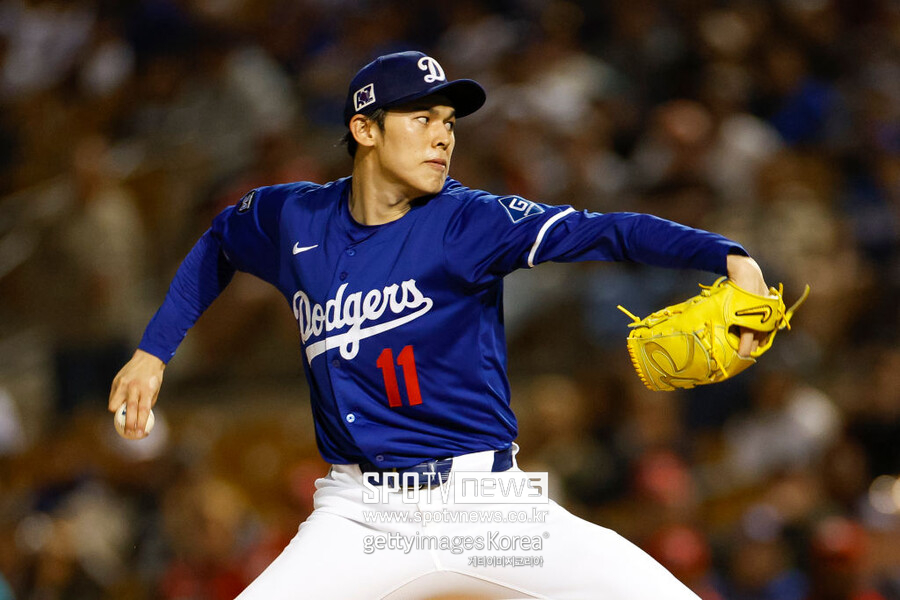 "환상적이었다" 로버츠 극찬…'159km' 사사키 3이닝 5K 괴물투 펼쳤다