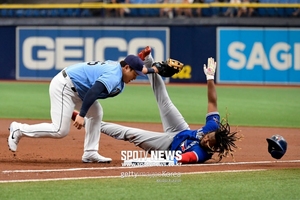 최지만 좌투수에 3타수 무안타, TB 6연승 끝…'레이 11K' 토론토 3-1 승리