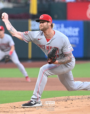 KBO 10승 투수의 힘겨운 ML 생존기…150km 던져도 홈런 3방에 눈물